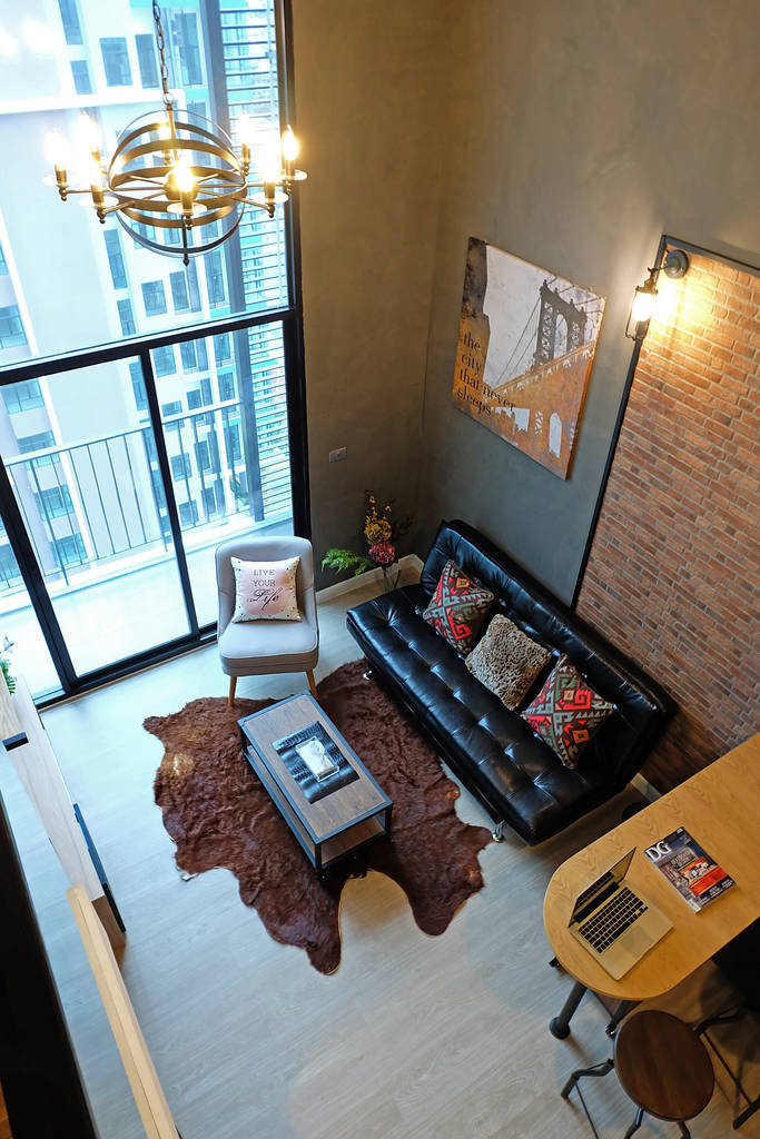 สไตล์ indrustrial (duplex plan), knock door interior design & decoration | homify