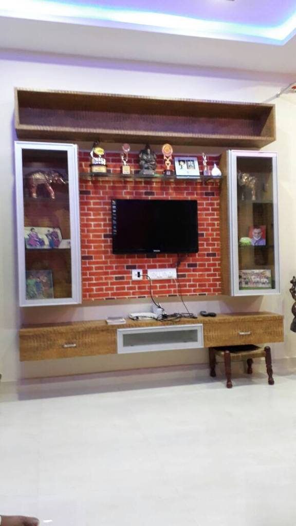 Tv unit with profile doors | homify