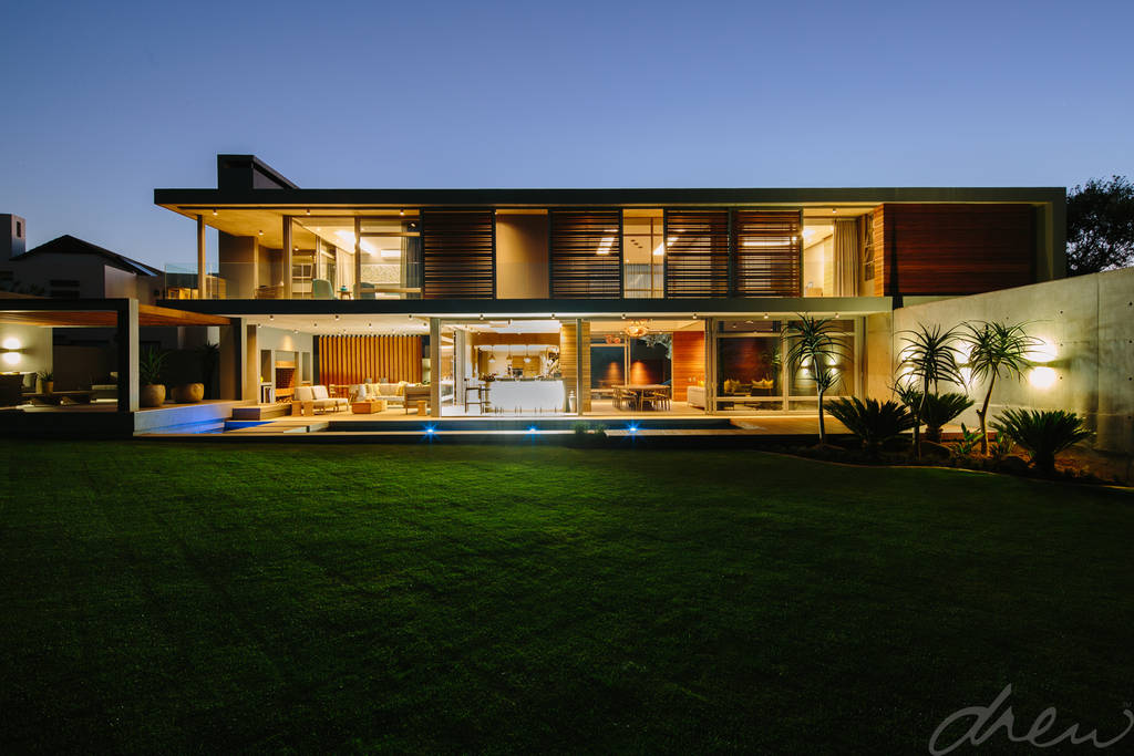 Two floating boxes, drew architects + interiors | homify