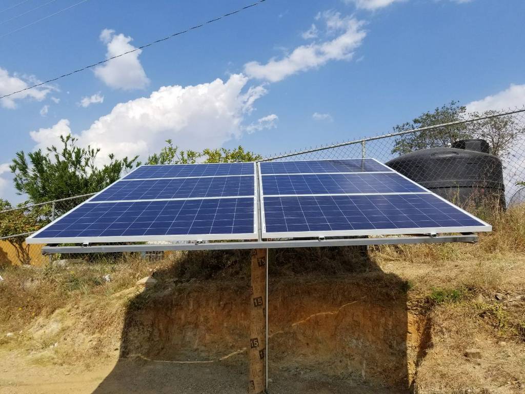 Sistema de alumbrado urbano led con sistema solar de interconexión a ...