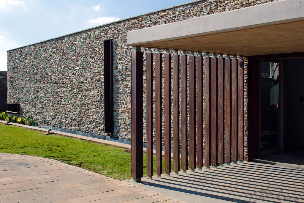 Spine wall house, drew architects + interiors | homify