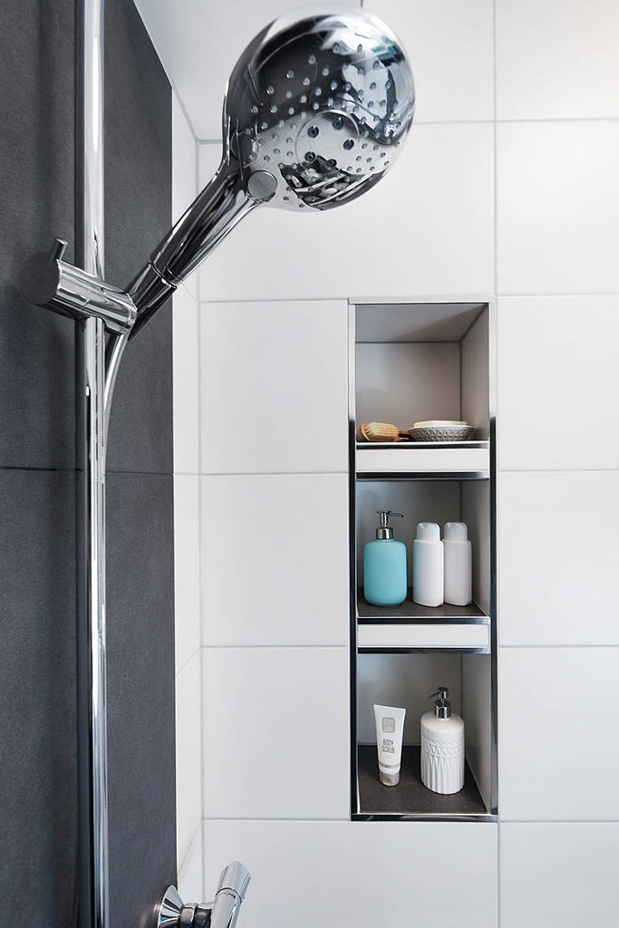 Moderne dusche mit integrierter nische für extra stauraum | homify