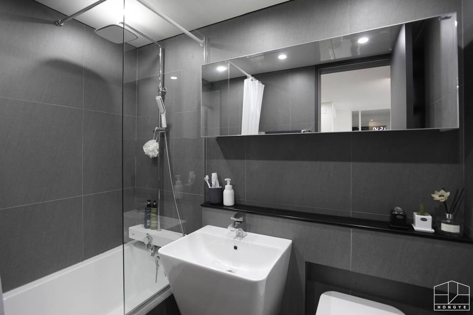 블랙&화이트 모던한 분위기의 평촌 초원2단지대림 아파트 32py , 홍예디자인 | 호미파이 & homify