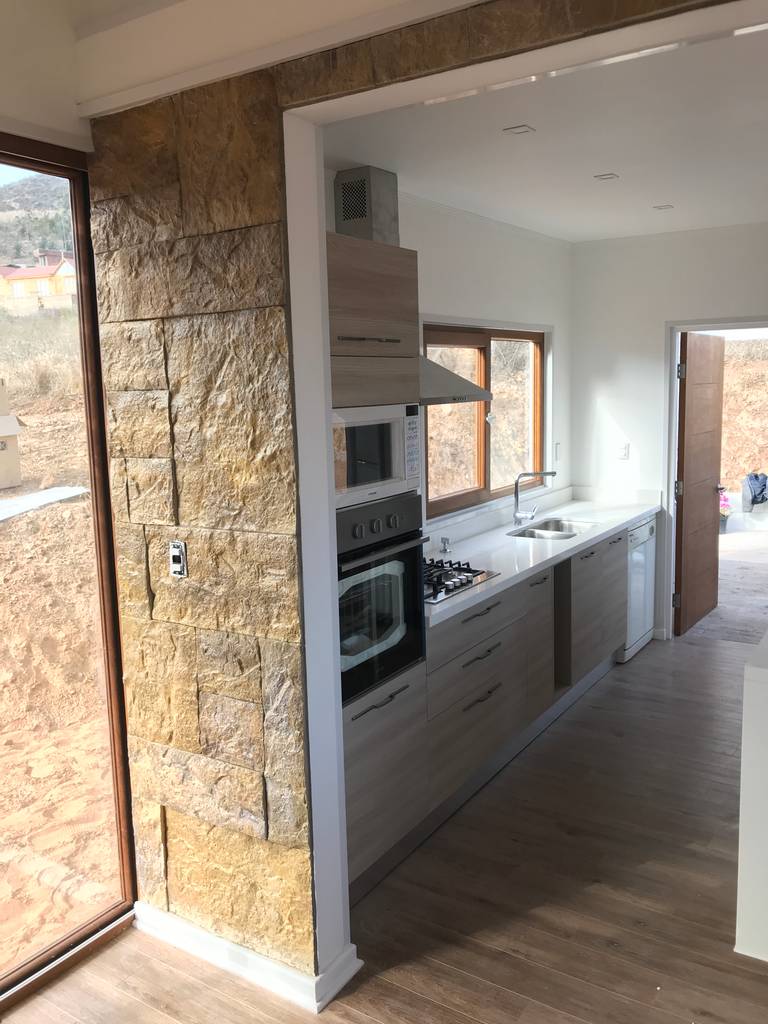 Columna hornos cocina. vivienda lt37 premium 125m2 fundo loreto. | homify