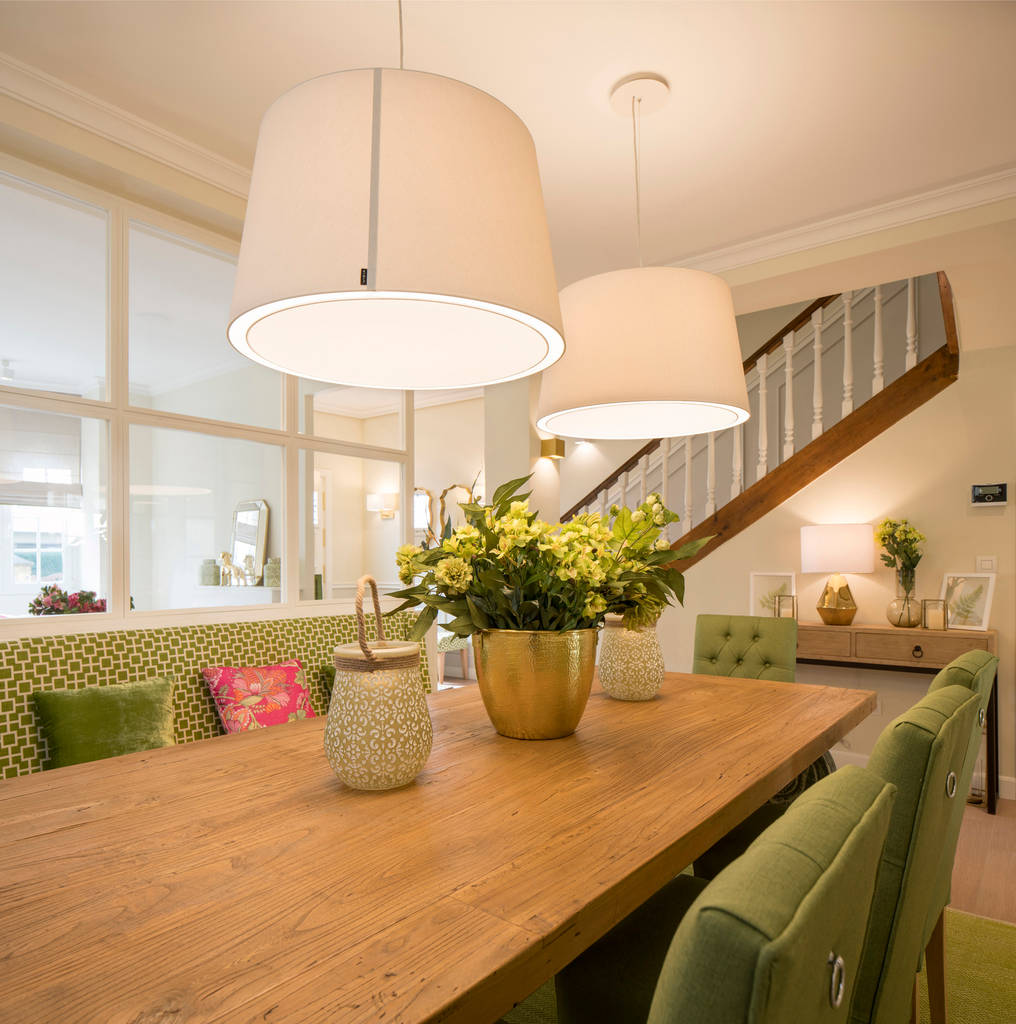 Diseño interior de comedor con mesa de madera sube susaeta interiorismo ...