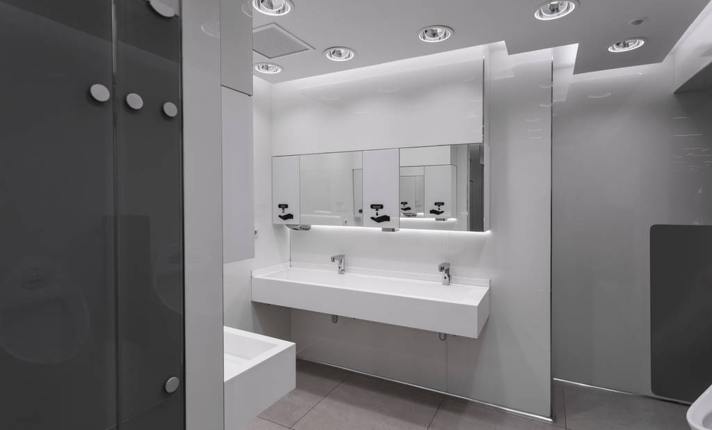 Cerámica de gran formato para revestir los nuevos aseos del aeropuerto ...