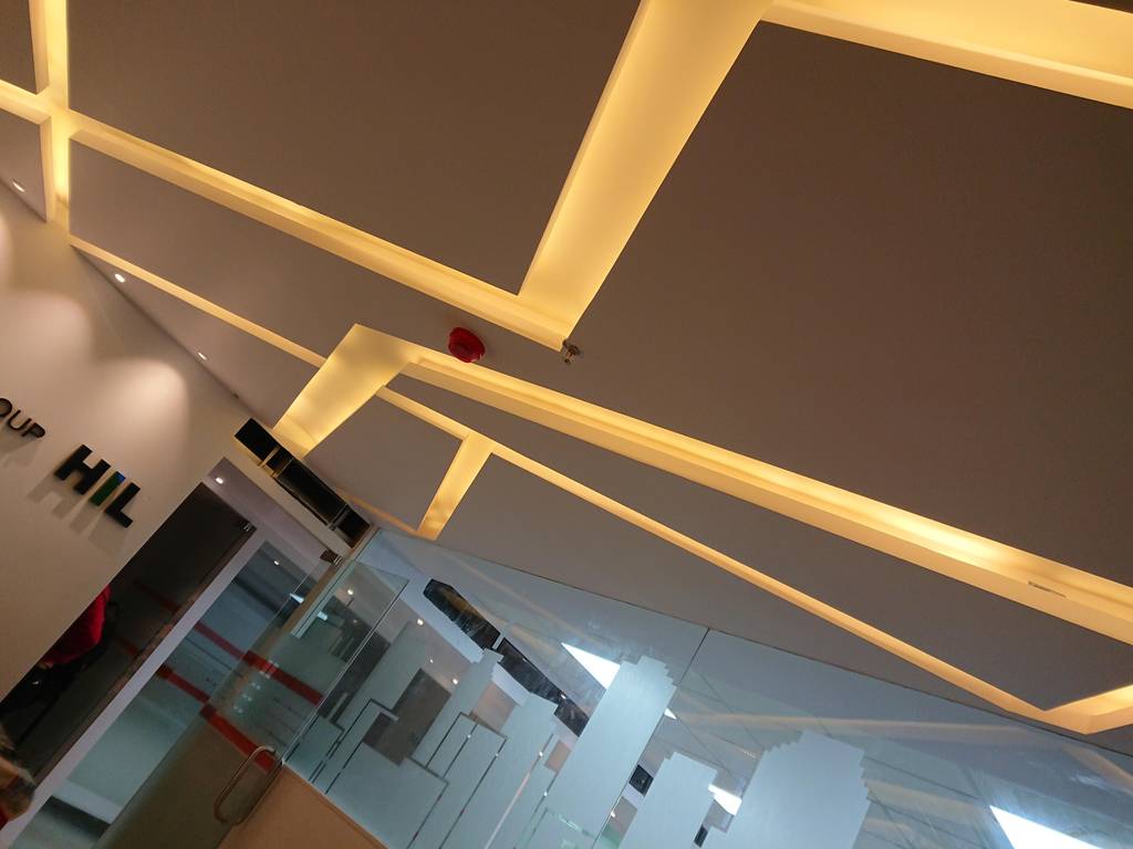 Reception partition glass and false ceiling | homify