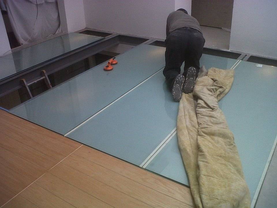 Avance de obra – piso de cristal templado - | homify