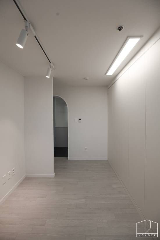 깔끔하고 군더더기 없는 용인 수지 동문굿모닝힐 5차 33py _ 이사 전, 홍예디자인 | 호미파이 & homify