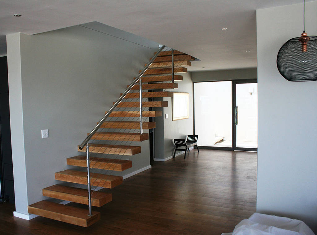 Heavy wooden staircase with aluminium handrails | homify