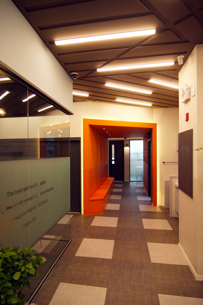학원인테리어 복도 디자인 – 토마스국제어학원 모던 스타일 학교 by ida - 아이엘아이 디자인 아틀리에 모던 mdf ...