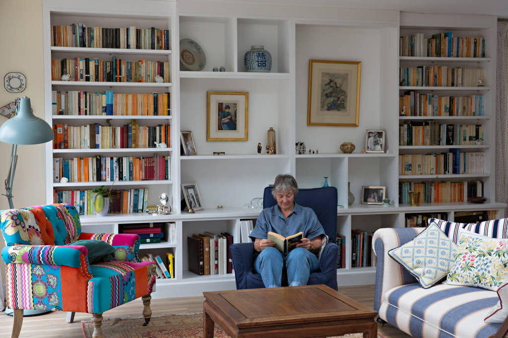 View of library, seating area and bespoke shelving unit | homify