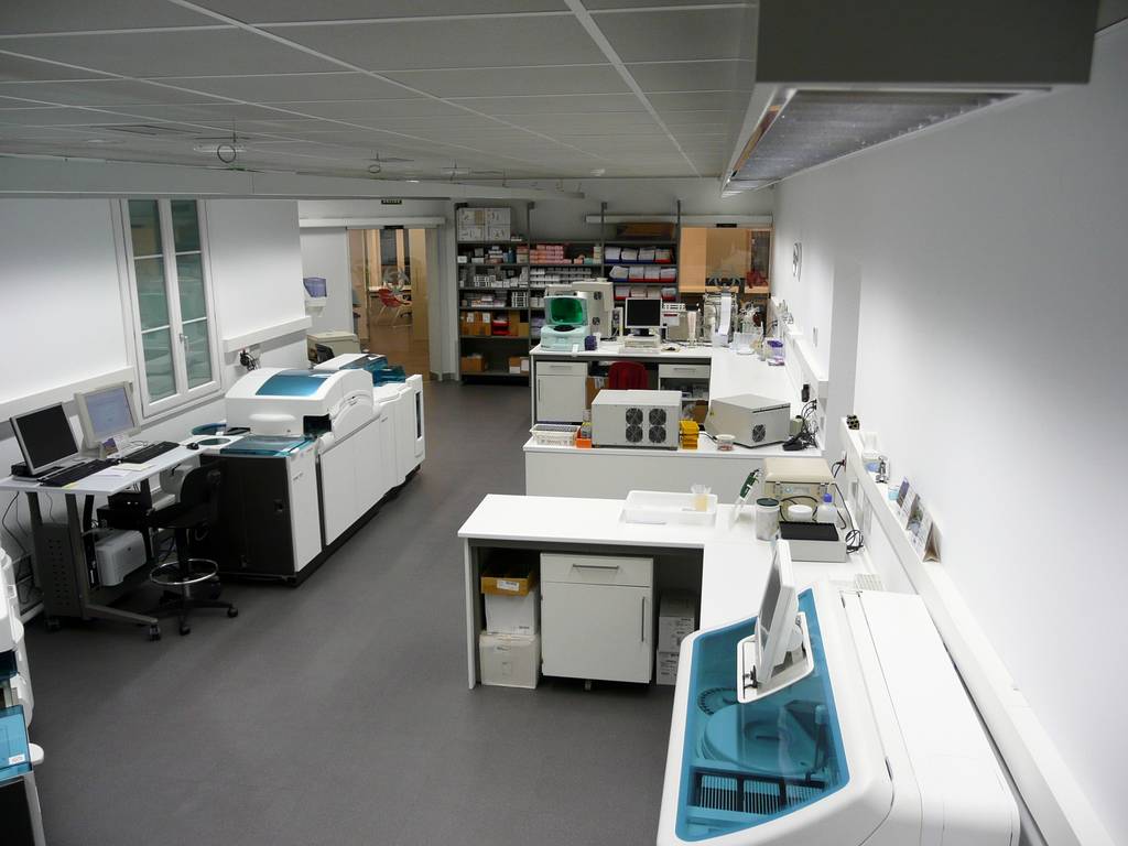 Laboratorio interior bilbaodiseño clínicas de estilo moderno | homify