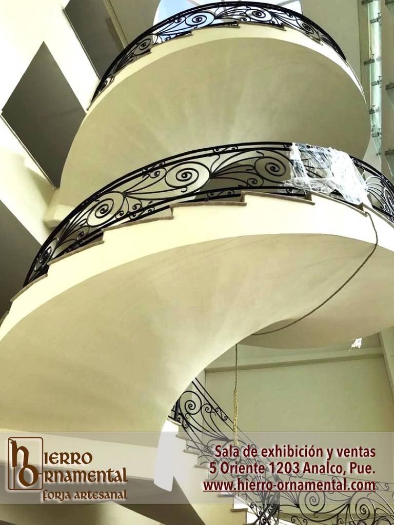 Barandal en forja para escalera y área perimetral exterior en casa club ...