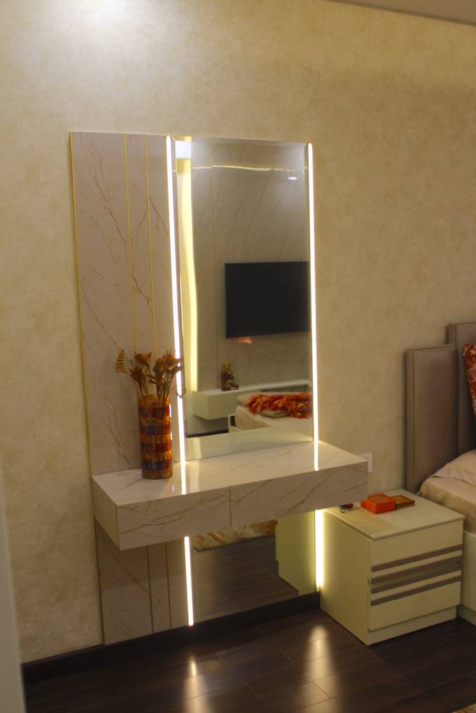 Dressing table with lights | homify
