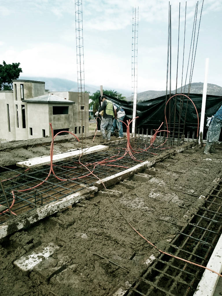 Arquitectos en guadalajara, colado de losa de entrepiso | homify