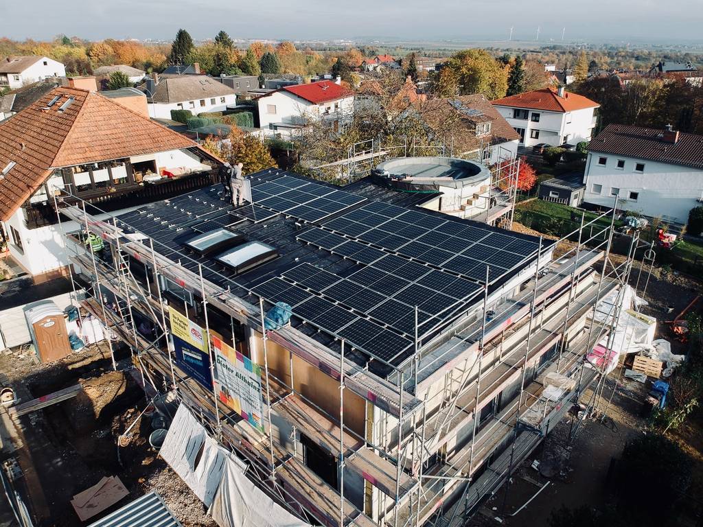 Aluminium doppelstehfalzdach mit photovoltaikanlage | homify