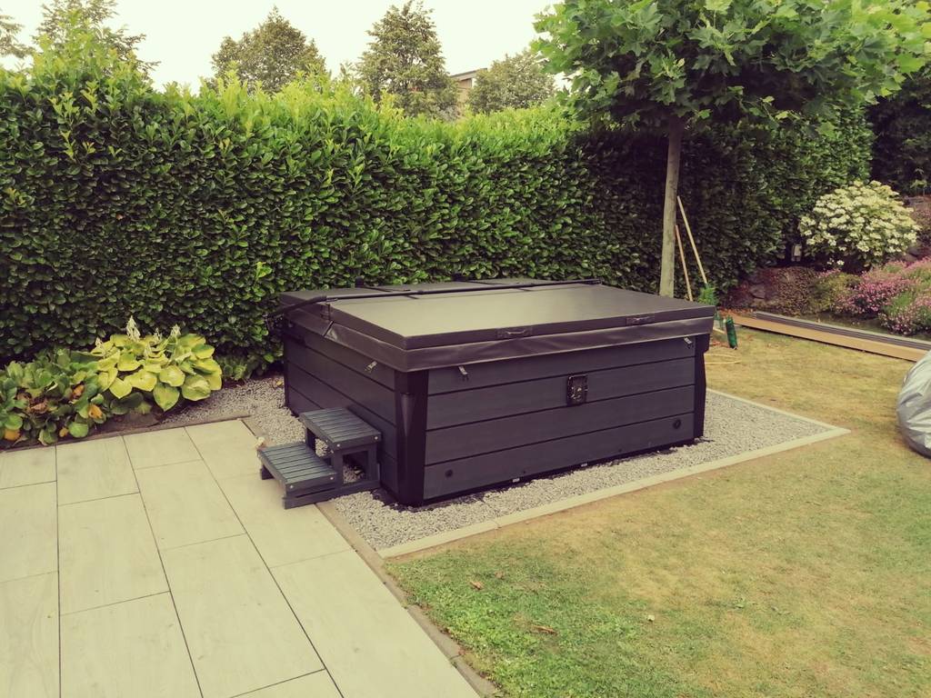 Whirlpool mit cover | homify