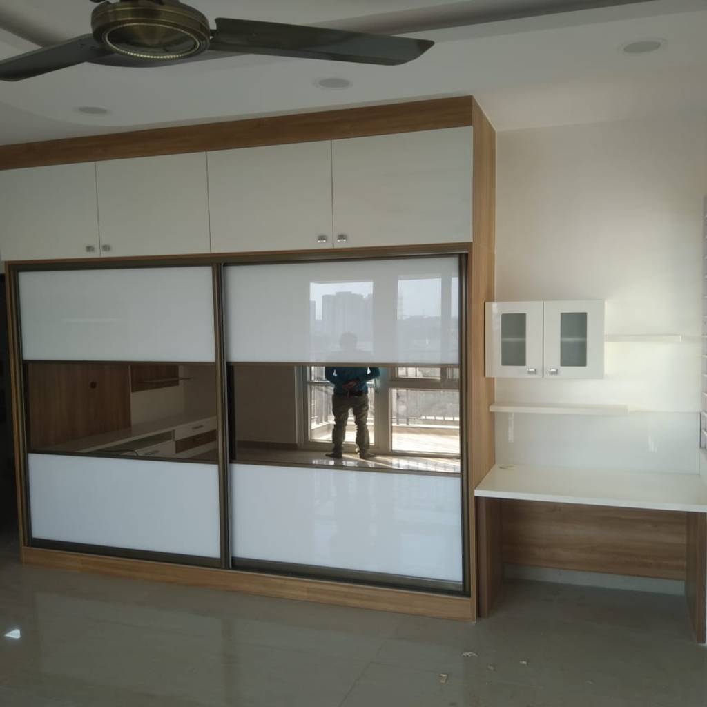 Sliding wardrobe with study table | homify