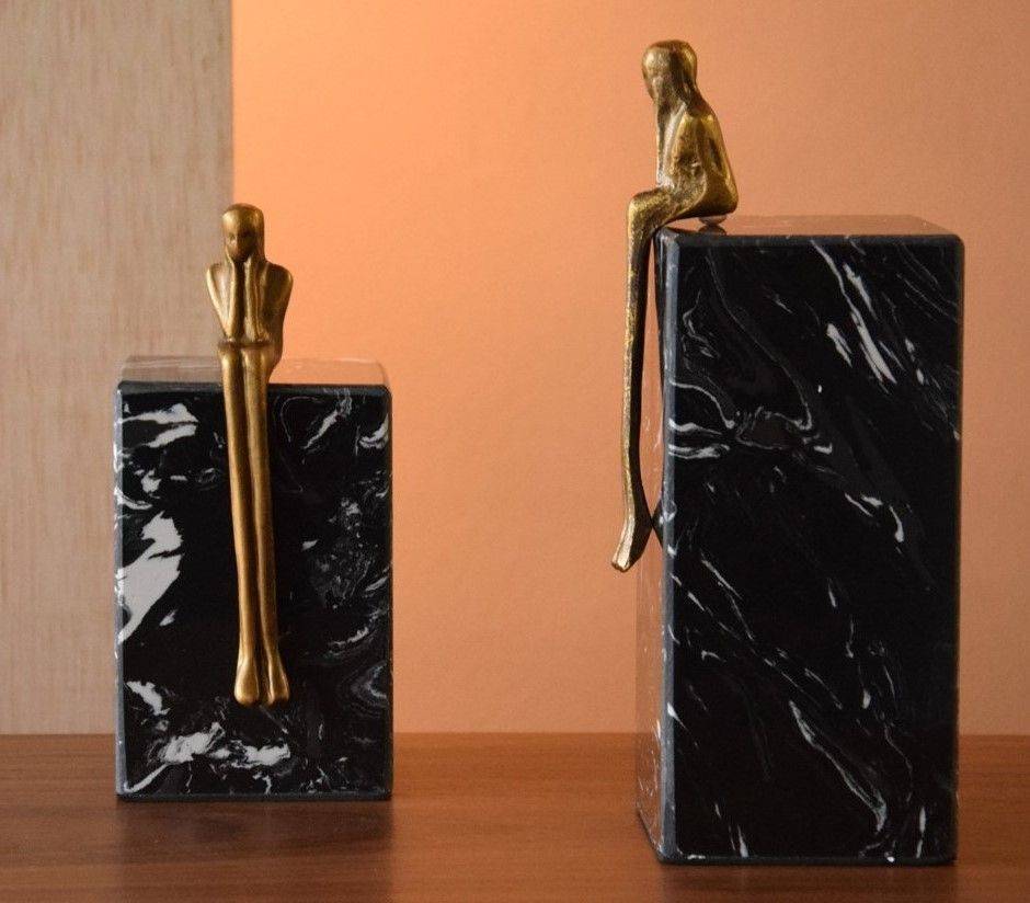 Esculturas em ferro fundido de cor bronze / sculptures cast iron of ...