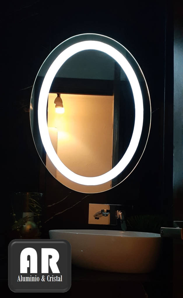 Espejo con luz led, diseño ovalo | homify