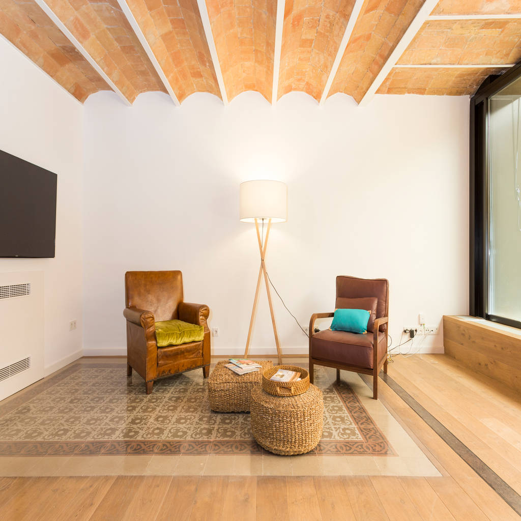 Salon comedor abierto, techos, estructura vista, ceramica, parquet ...