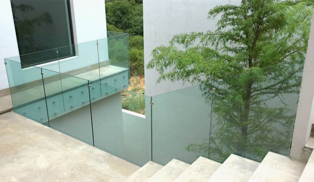 Barandal de cristal con espaciadores | homify