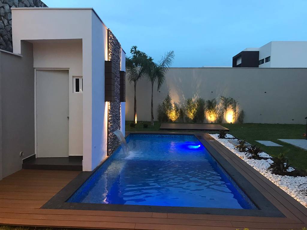 Alberca con elementos de tabla wpc tipo deck | homify