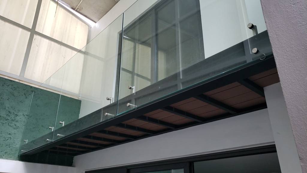Balcón terraza de ingenieria y diseño en cristal, s.a. de c.v. moderno ...
