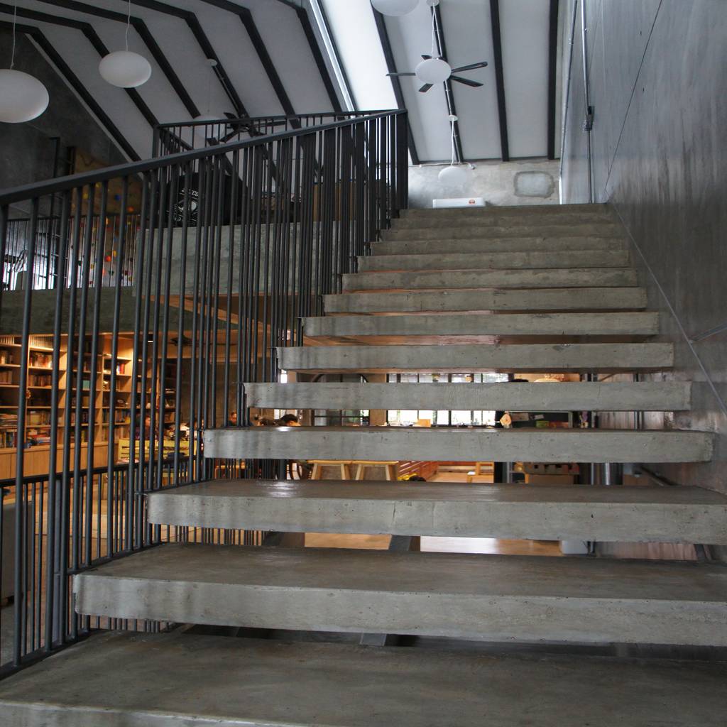 Wall protruded concrete slab steps, complimented with vertical sleek ...