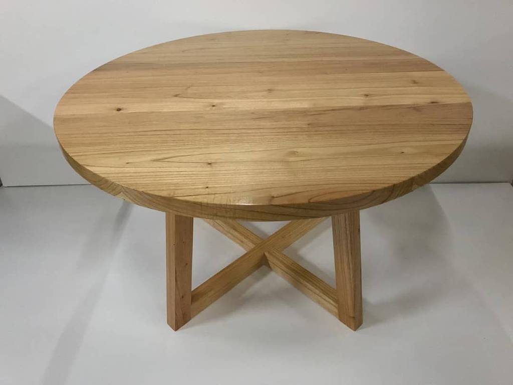 Mesa circular en madera de nogal | homify