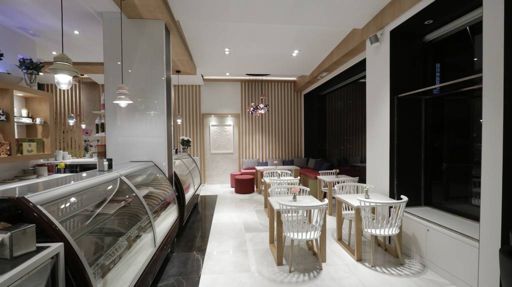 Espacio interior de confiteria. | homify