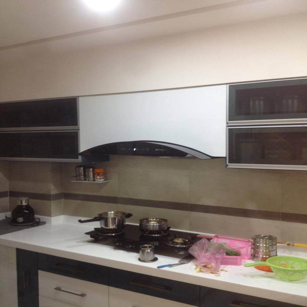 Modern kitchen in aluminum profile shutters with tinted glass. | homify