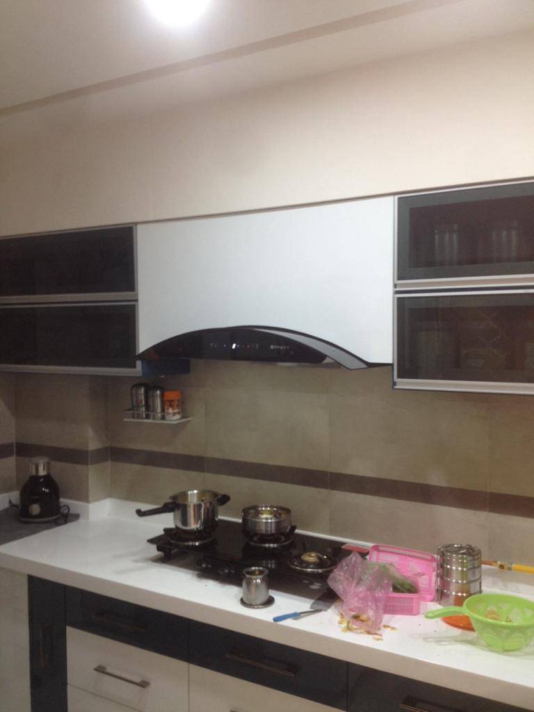 Modern kitchen in aluminum profile shutters with tinted glass. | homify