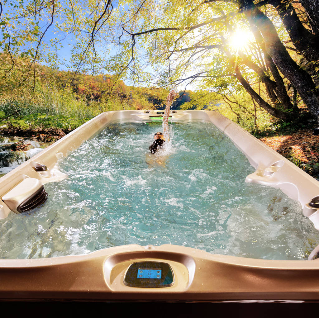 Jacuzzi® swimspa la piscina ideale per il nuoto controcorrente ed ...