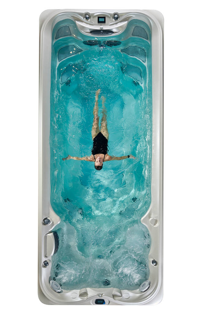 Jacuzzi® swimspa la piscina ideale per il nuoto controcorrente e per il ...