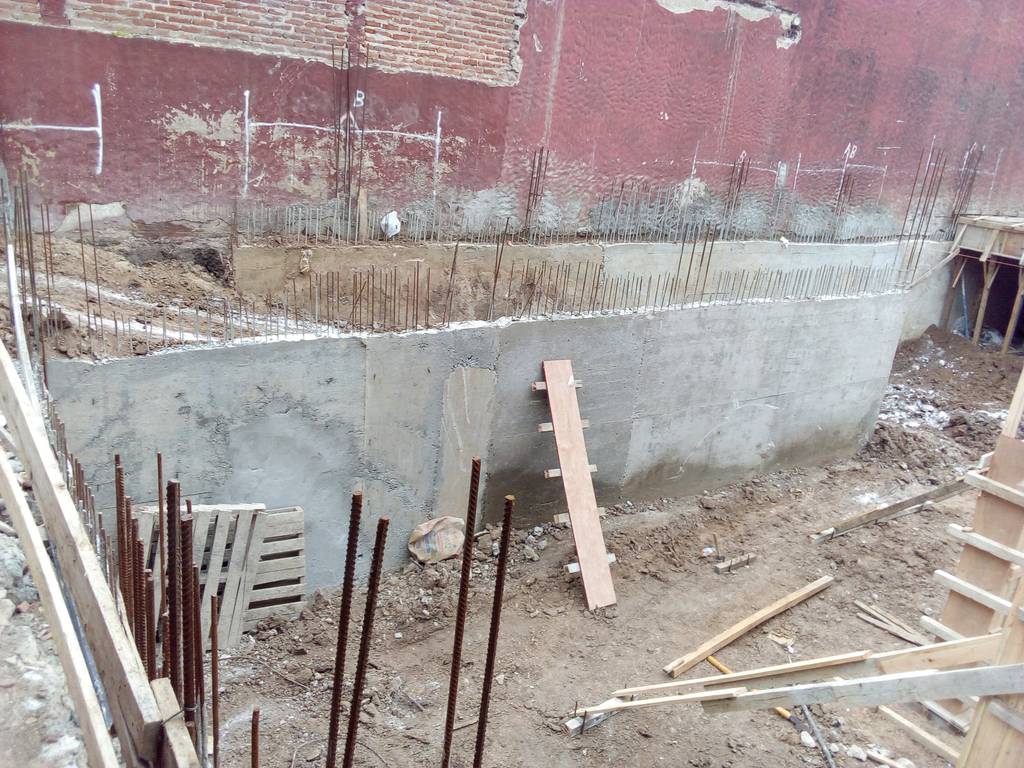 Construccion de subsuelo para estacionamiento de edificio de 1400 m2 ...