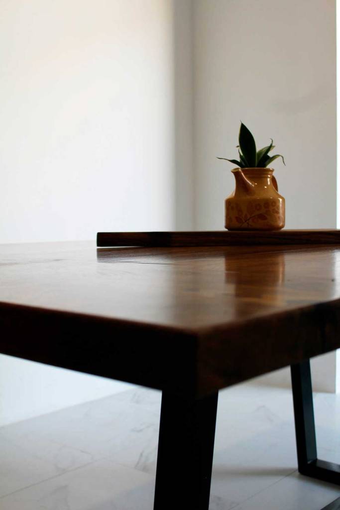 Mesa de comedor de parota con incrustaciones. | homify