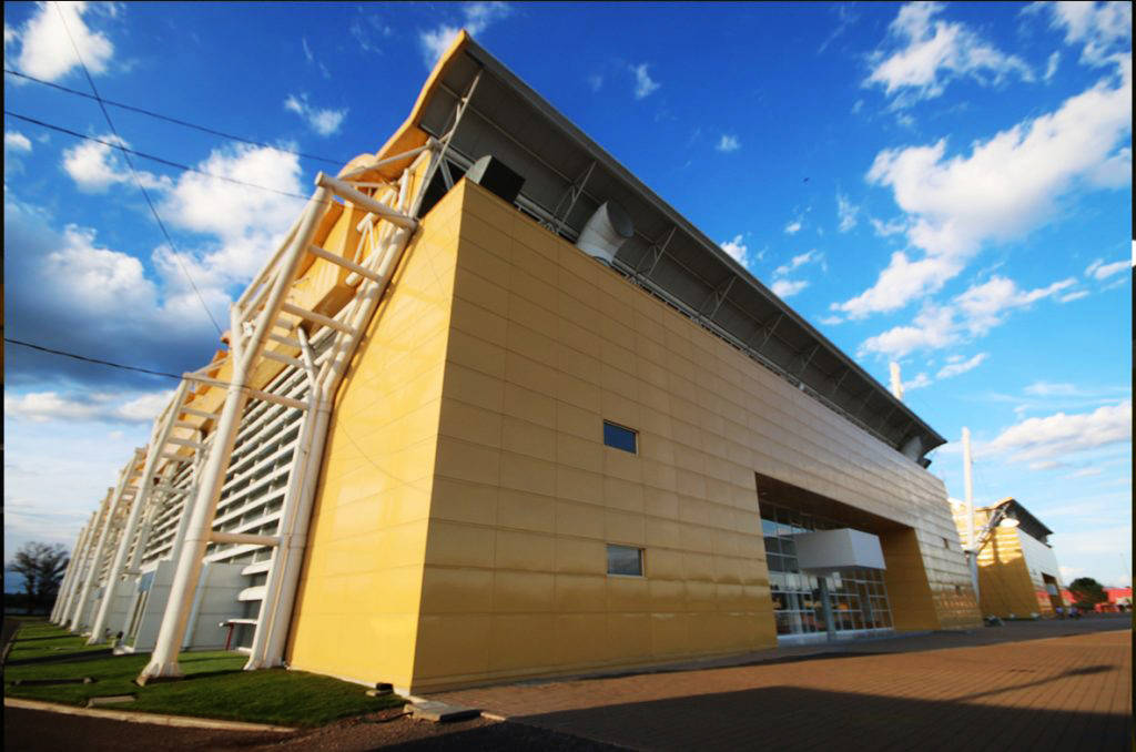 Fachada metalica en acero porcelanizado alfher | homify