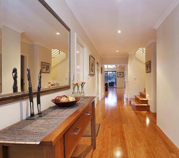 How to decorate your hallway console | homify