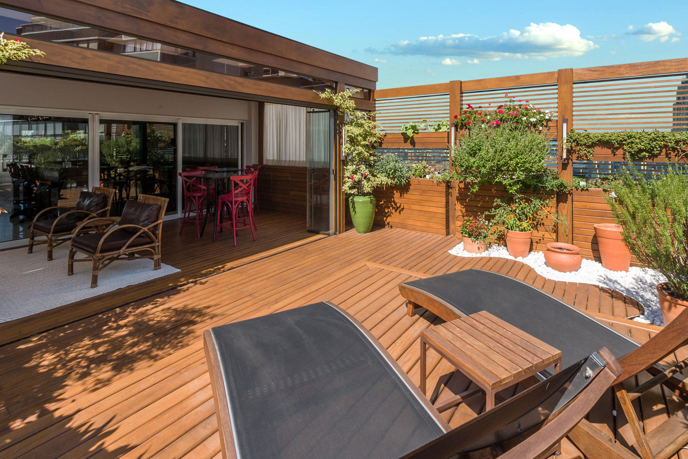 13 Lindas Ideias com Madeira para Áreas Externas da Casa | homify