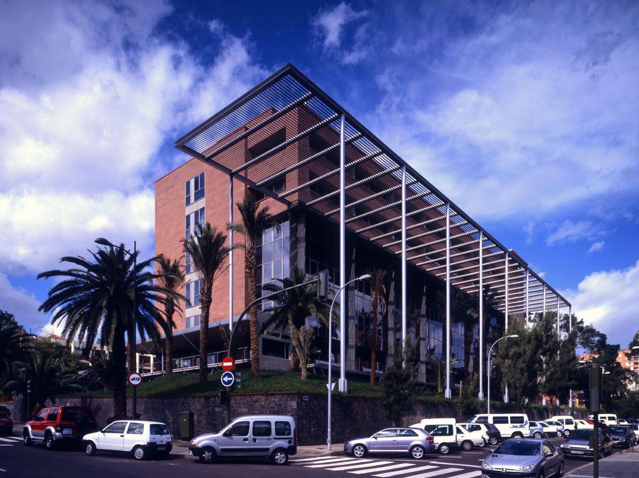 Diseño y construcción de un edificio institucional en Tenerife | homify