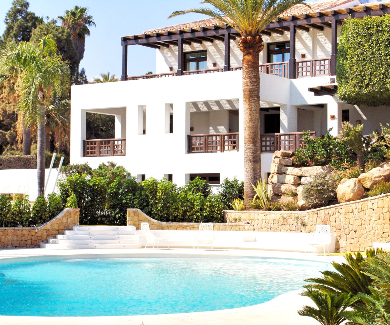 21 fachadas con balcones y terrazas que te inspirarán a diseñar tu casa ...