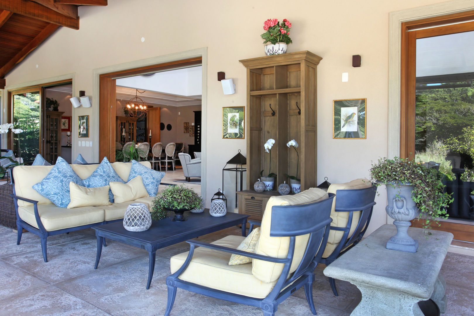 Con interiores hermosos y un patio perfecto: ¡esta casa te va a ...