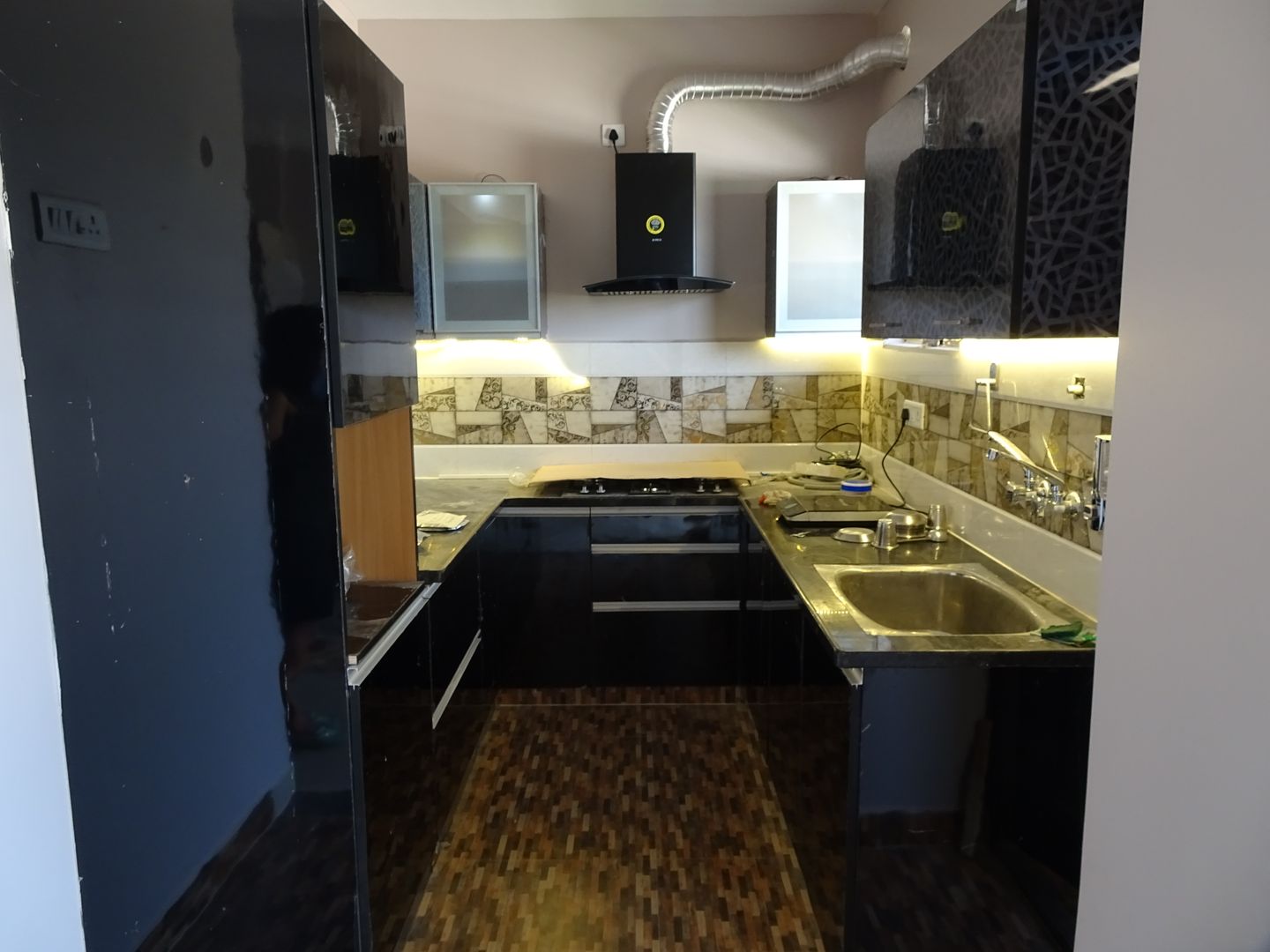 15 pictures of small kitchens for Indian homes | homify