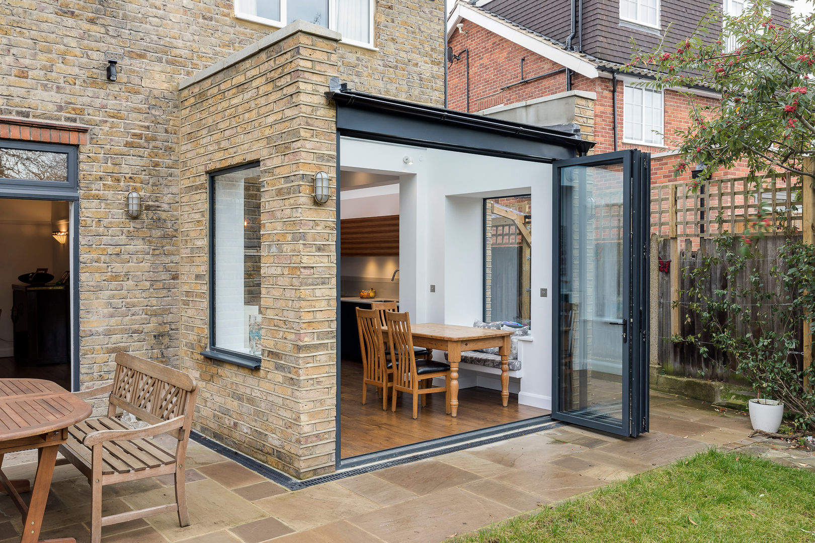 우아한 베이창을 가진 런던 주택 인테리어 | 호미파이 & homify