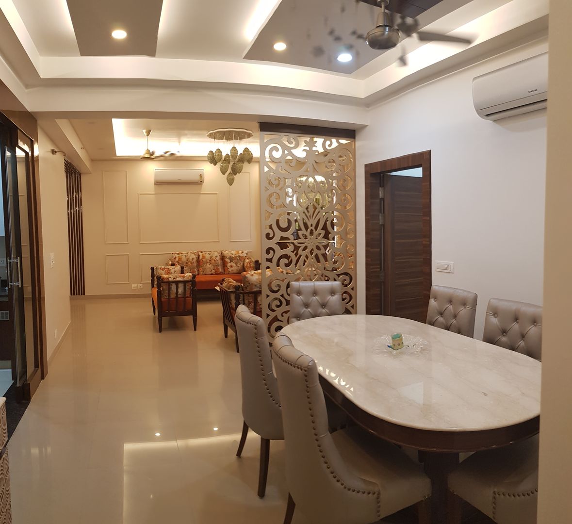 Contemporary and Traditional Interior Design Styles Blend Beautifully ...