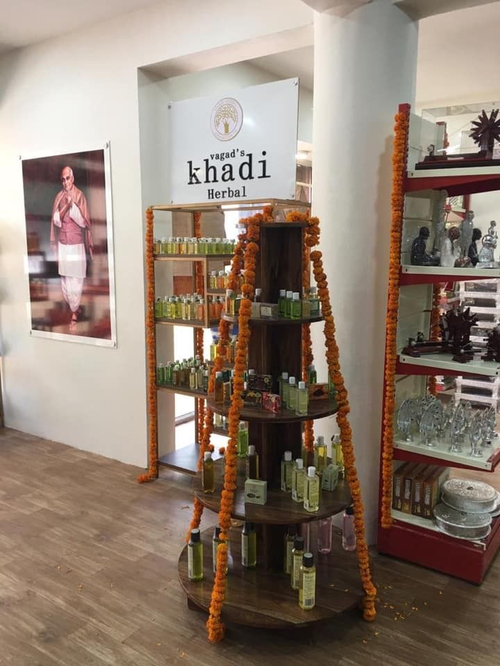 Traditional and Earthy Store Interiors for a Khadi Outlet in Ahmedabad ...