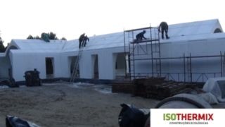 Isothermix: casa ecológica que se envolve com a natureza | homify