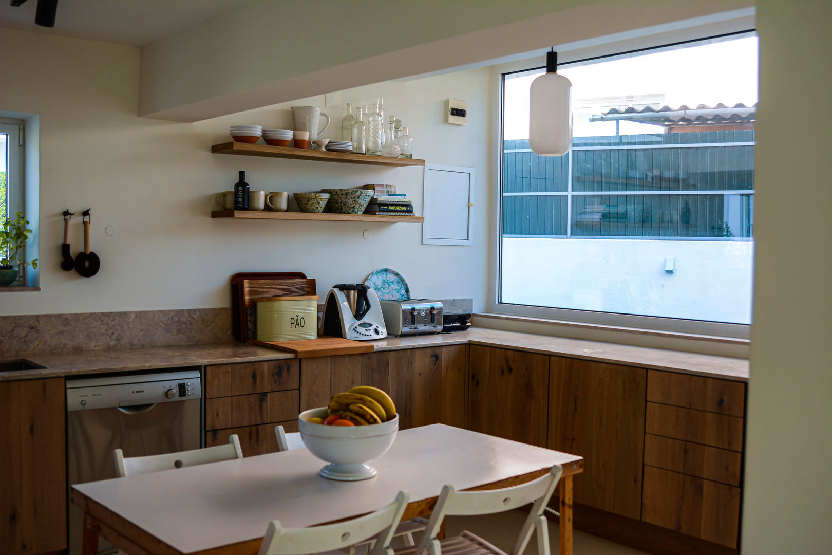 11 Cozinhas sem Armários Superiores para se Inspirar a Seguir a Tendência do Momento | homify